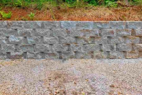 How to build a stone wall: 10 easy steps for beginners